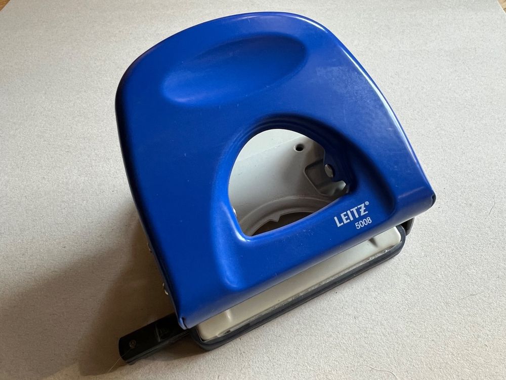 Leitz Locher 5008, blau (Gebraucht) in Muttenz für CHF 4 – mit ...