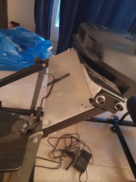 LOGITECH G29 Driving Force Pedale inkl. Schaltung/Rennsitz (Gebraucht) in Bubikon für CHF 255 ...