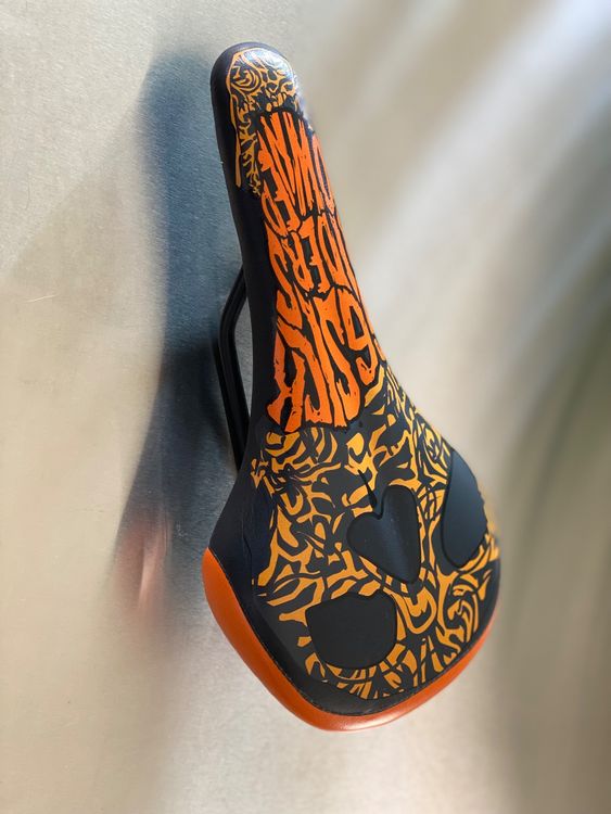 66 Sick / Selle Italia Sattel - orange (Gebraucht) in Pfäffikon ZH für ...