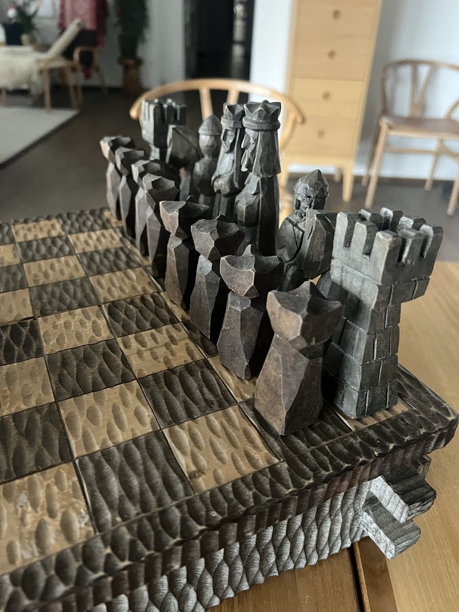 Hand Carved Wooden Chess Set - Unique and Beautiful! (Gebraucht) in ...