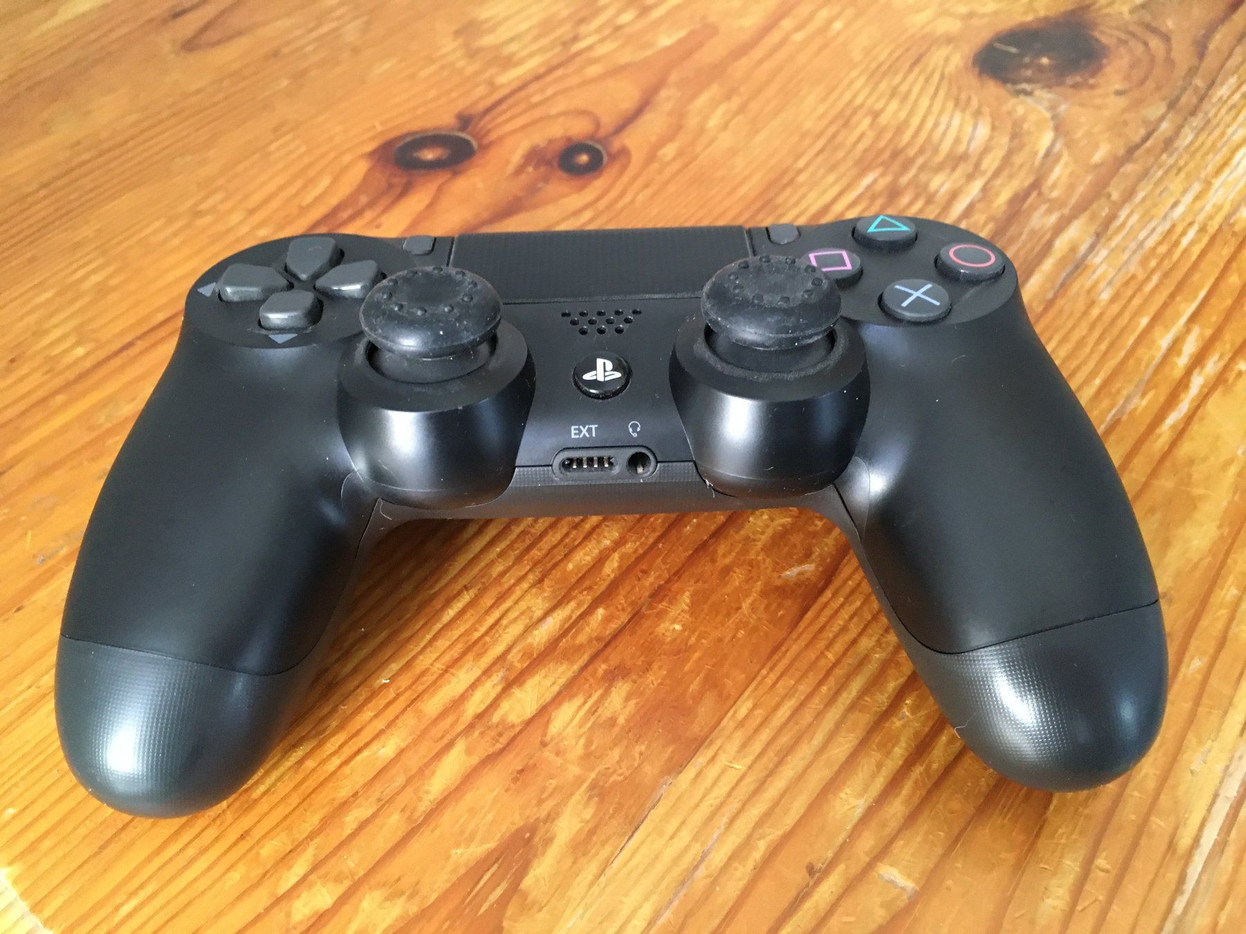 Sony PS4 Dualschock 4 V2 (CUH-ZCT2U) Controller mit Silikon (Gebraucht ...