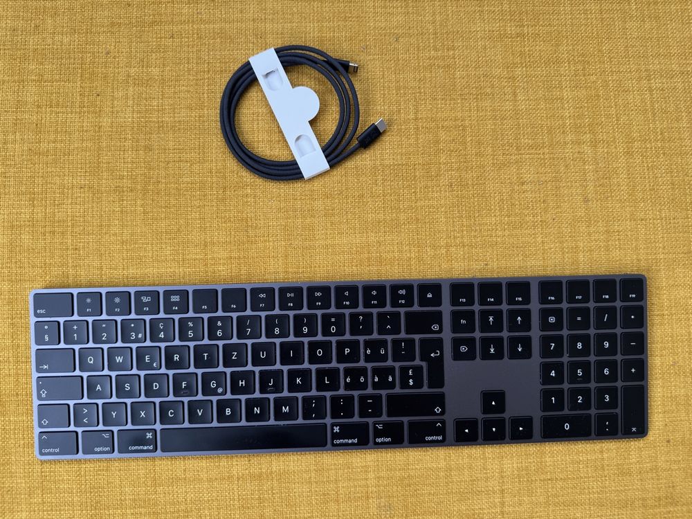 Apple Magic Keyboard mit Ziffernblock CH-Layout Space Grau | Acheter ...