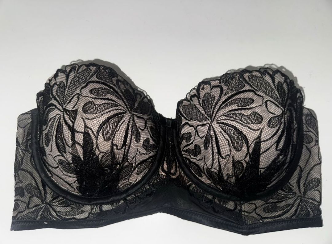 Black Lace Strapless Bra Size 85C 🩷🖤 (Gebraucht) in Zürich für CHF 12 ...