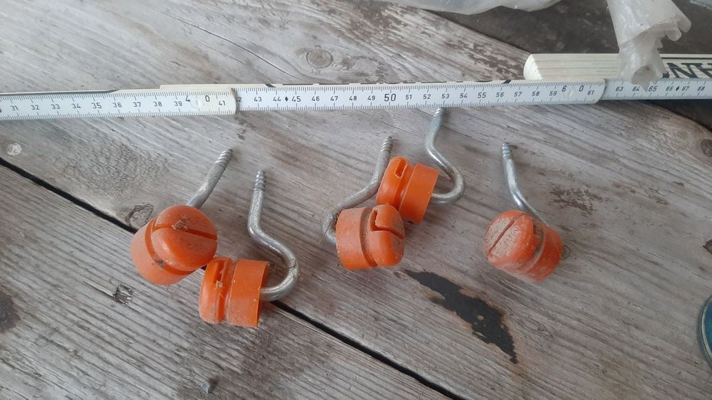 Schlitz Isolator für Weidezaun Mars 5er Set (Gebraucht) in Rickenbach b ...