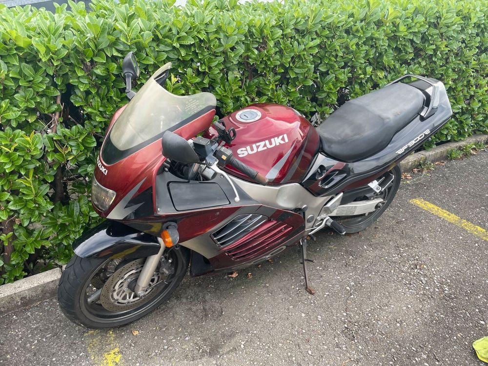 Suzuki RF 900 R inkl Ersatzteile (Defekt) in Hermetschwil-Staffeln für ...