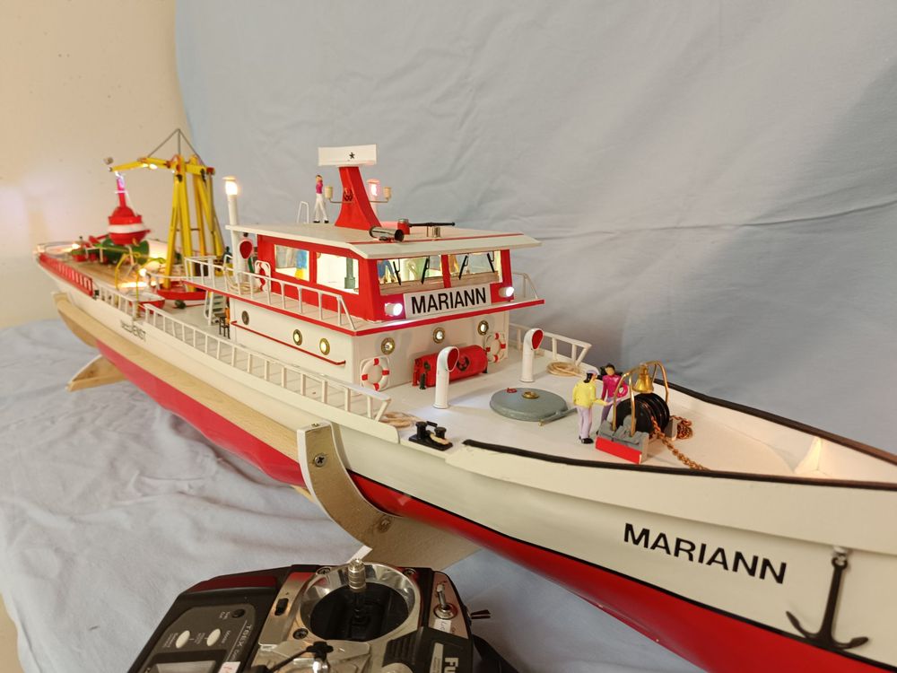 RC-Boot, 120cm, Holzrumpf, mit FS und kpl.Technik (Gebraucht) in ...