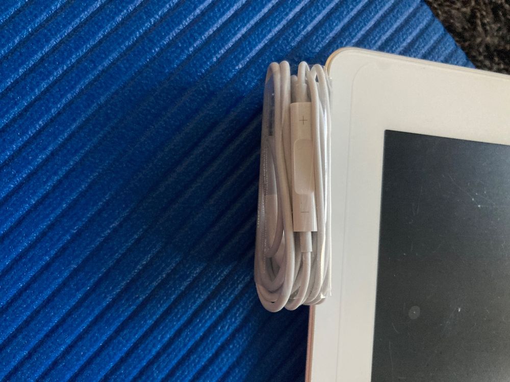 Kopfhörer mit Kabel Apple. Original verpackt (Neu und originalverpackt) in Uesslingen für CHF 7 ...