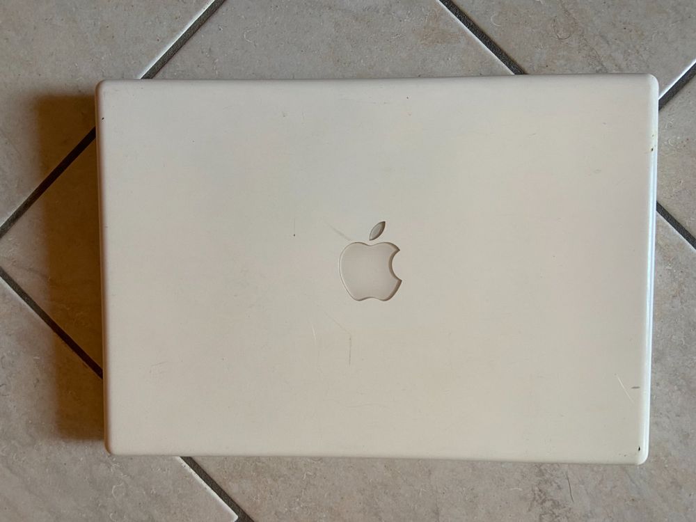 Apple MacBook (White, 13-inch) – For Parts or Repair (Gebraucht) in ...
