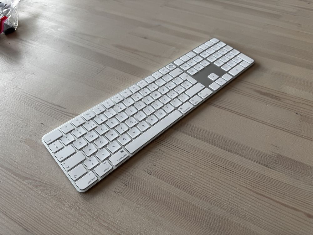 Apple Magic Keyboard mit Touch ID (CH-Layout) | Kaufen auf Ricardo