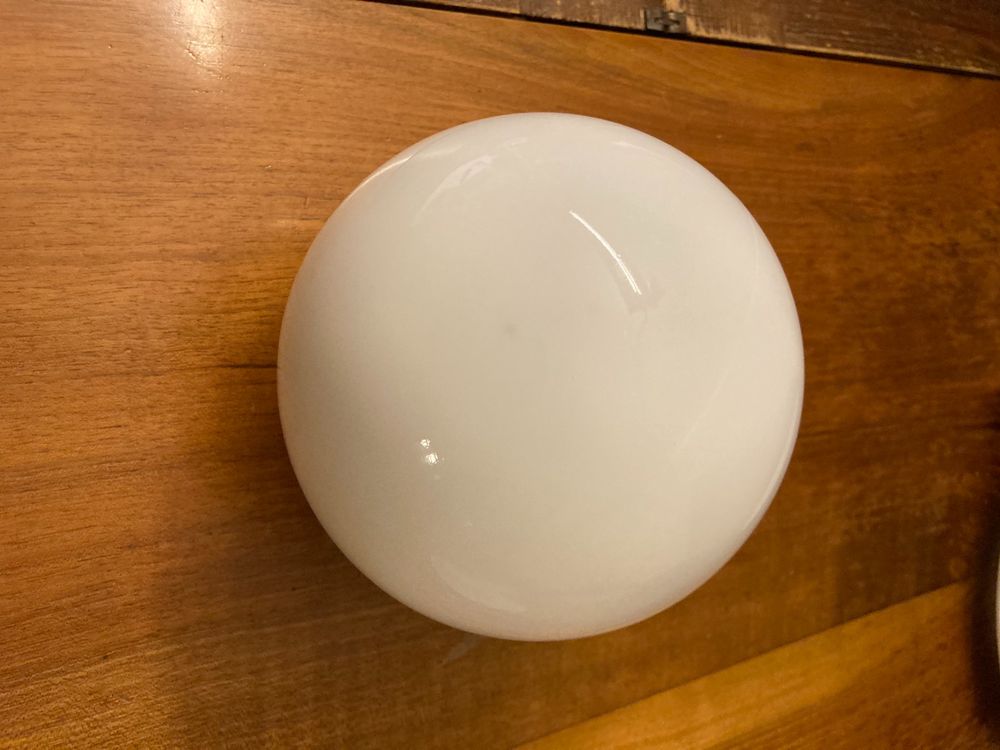 Weisse Kugel Lampe