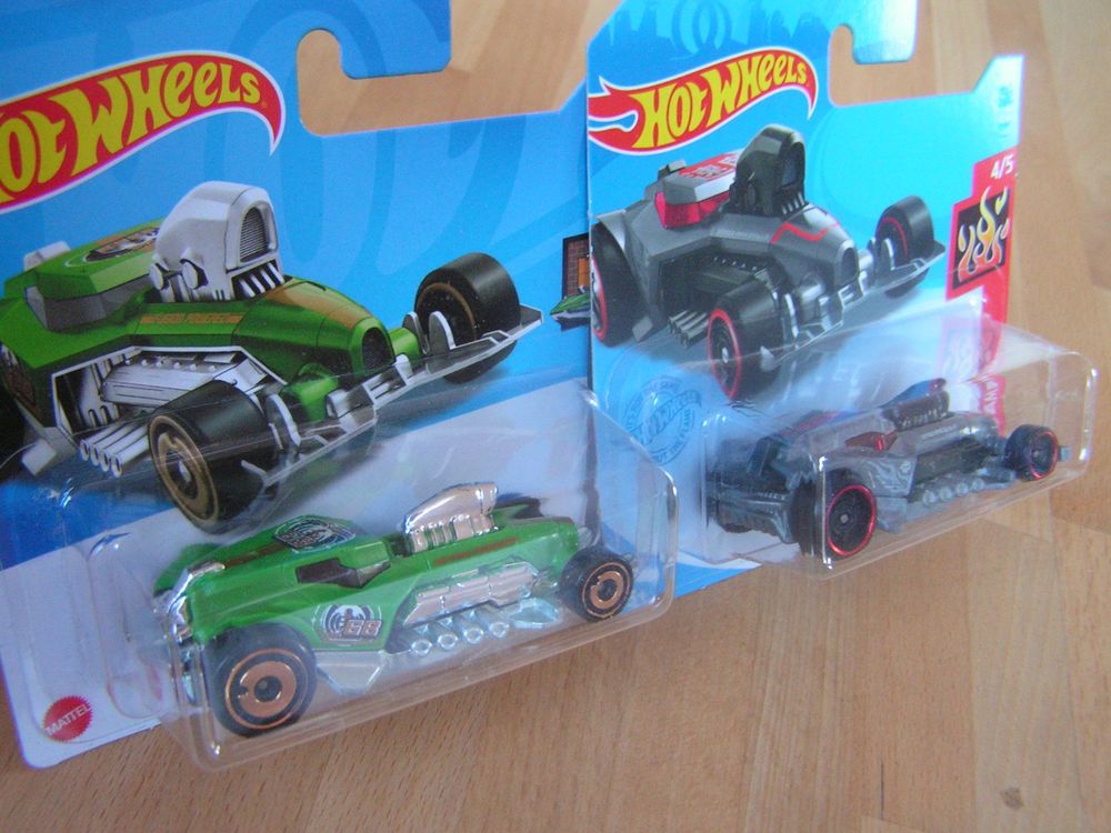 Hot Wheels 2 Stück mit unterschiedlicher Lackierung >>TOP