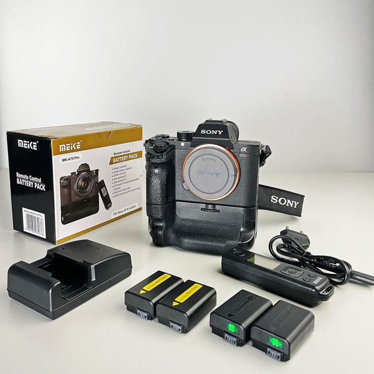 SONY A7 RII+Meike Battery Grip+Meike Remote+2 Batteries (Gebraucht) in ...
