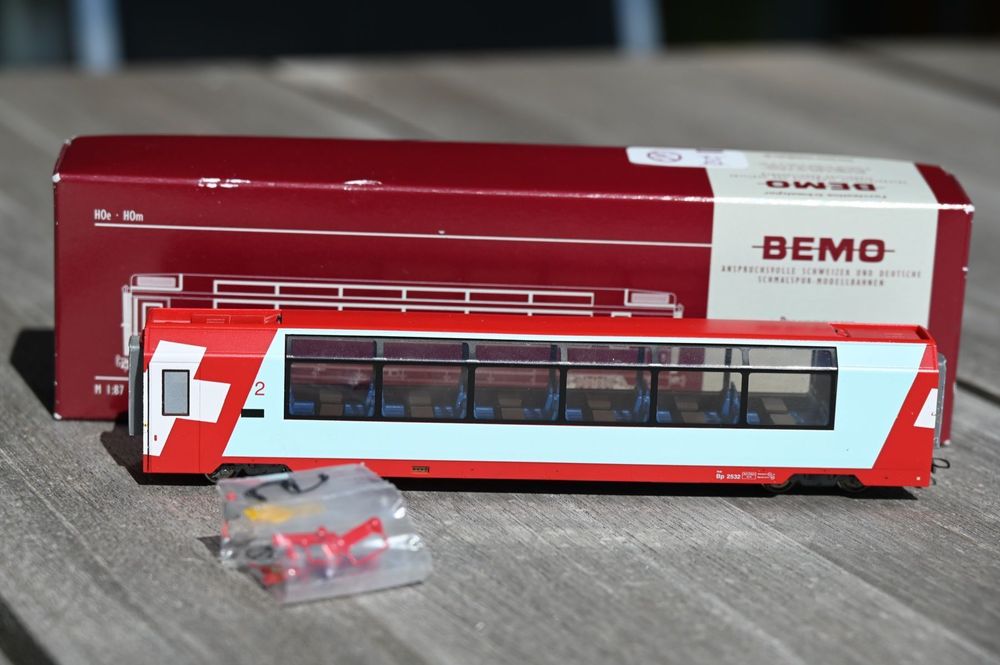 Verkaufe RhB Bemo H0m Glacier Express Panoramawagen Bp 2532 (Gebraucht ...