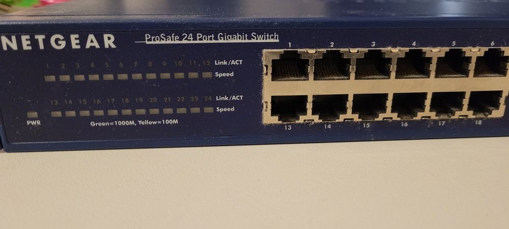 NETGEAR ProSafe 24 Port Gagabit JGS524 Switch 19 Zoll Rack (Gebraucht ...