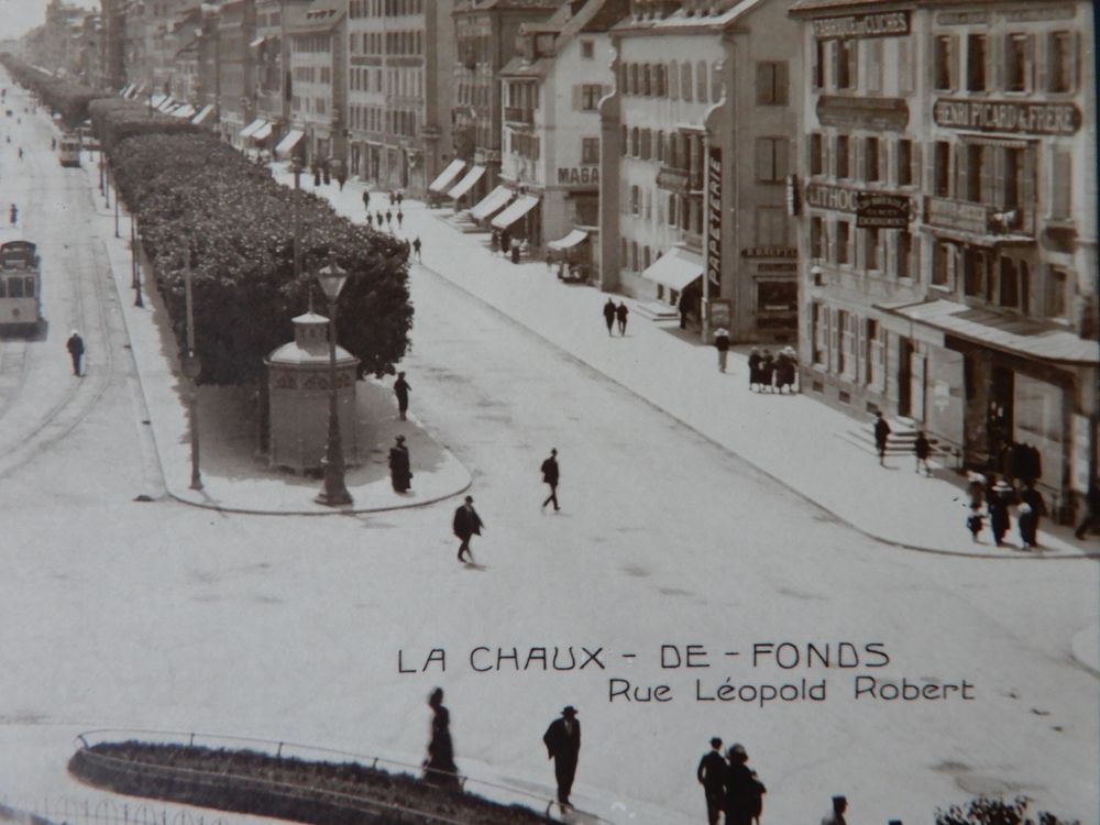 1917, La Chaux-de-Fonds, Rue Leopold Robert, Photokarte (Gebraucht) in ...