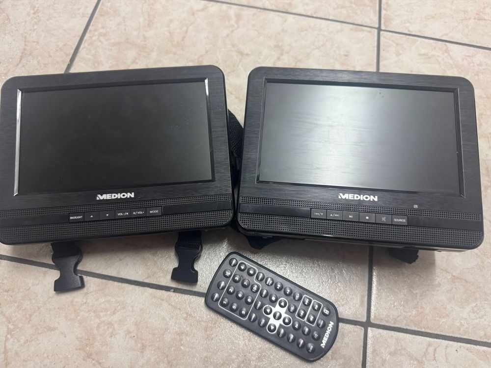 Tragbarer DVD-Player Medion mit 2 Monitoren! (Gebraucht) in Fribourg ...