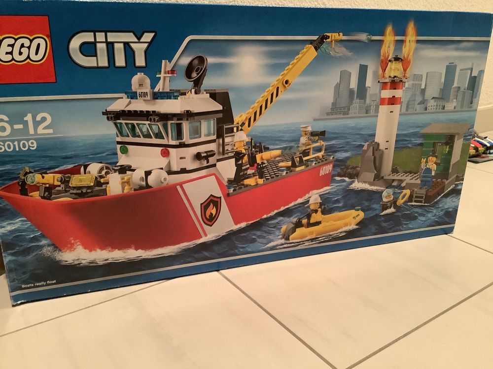 Lego City Feuerwehrschiff 60109 (Gebraucht) in für CHF 36 – mit ...