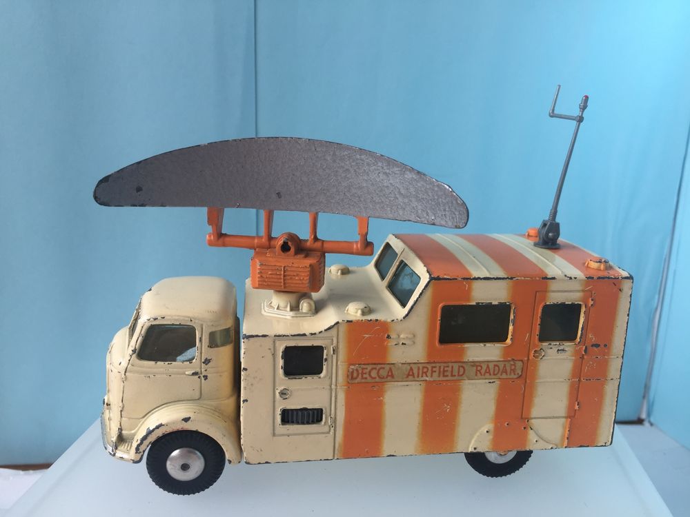 Corgi 1106 Karrier Decca Airfield Radar ohne OVP (Defekt) in Thun für ...