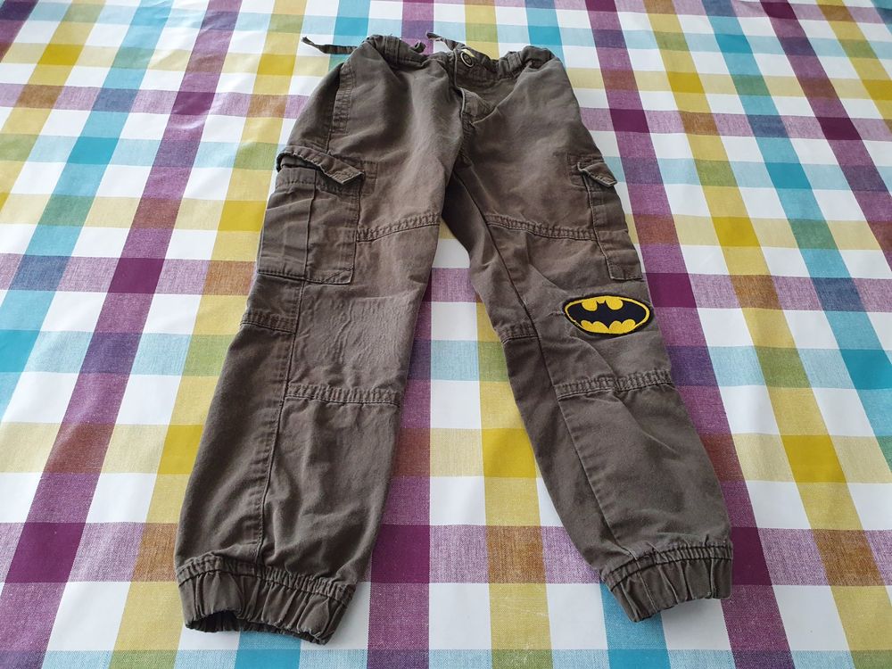 Schöne Vertbaudet Hose mit Batman Flick - 116 | Kaufen auf Ricardo