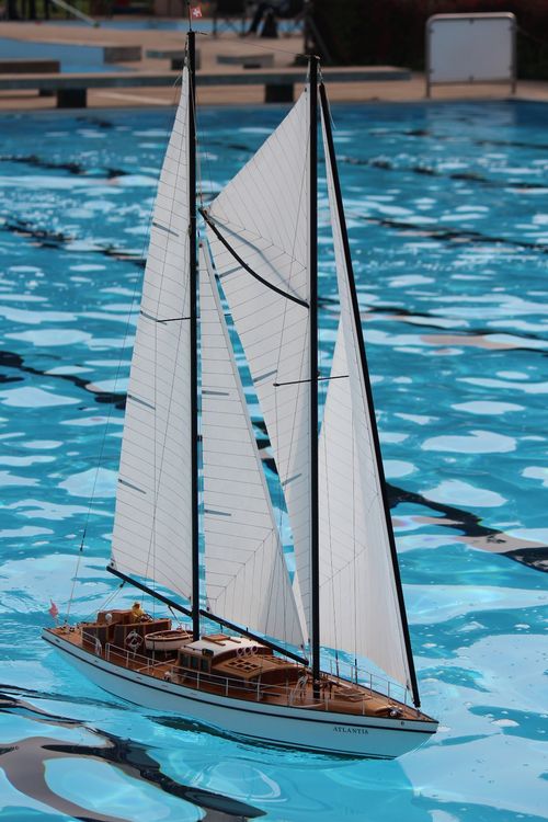 robbe Atlantis mit Rollfock im Top Zustand und Transportbox (Gebraucht ...