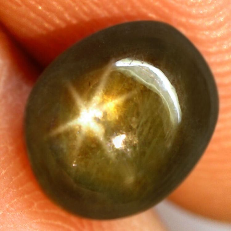 VRAI/ECHTE 3.75ct Saphir star 6 rays golden green | Kaufen auf Ricardo