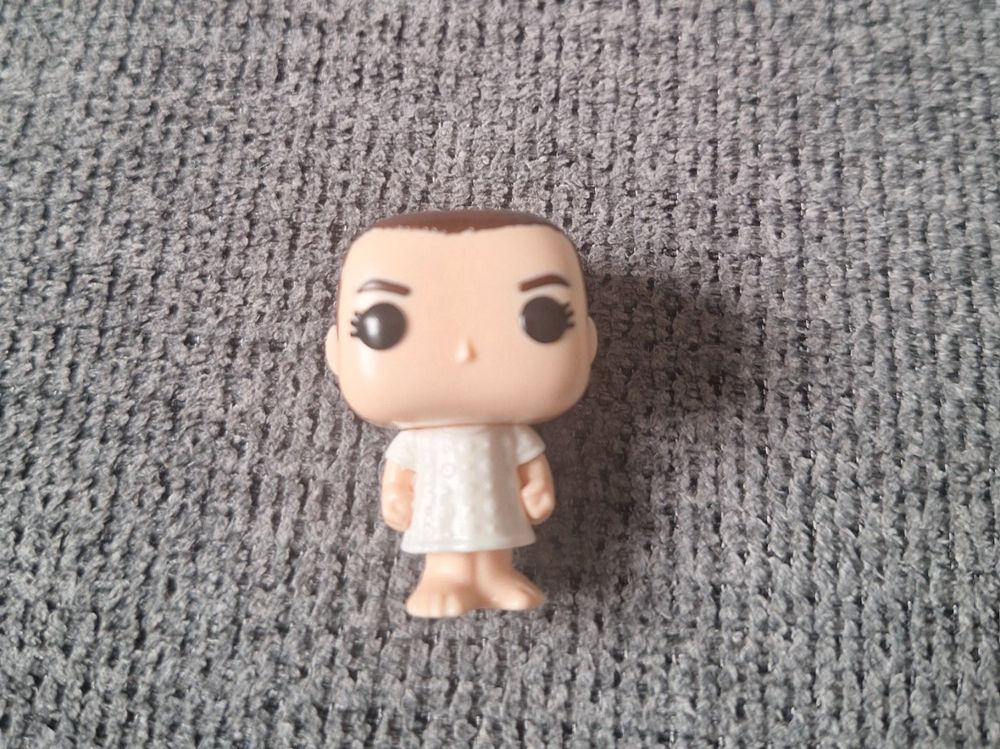 Kinder Joy Stranger things Elf (Elfie) (Gebraucht) in Lützelflüh-Goldb ...