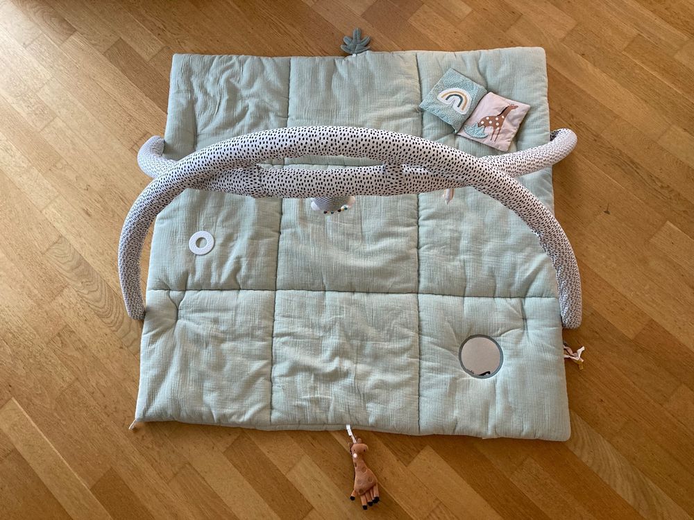 Süsse Activity-Decke mit Spielbögen (Gebraucht) in für CHF 5 – mit ...