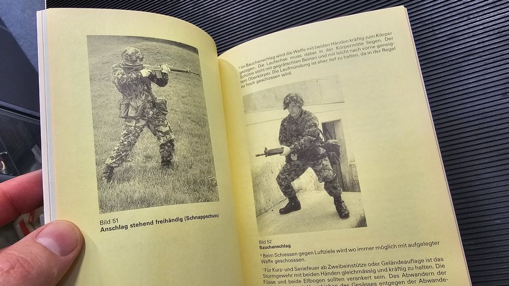 Anleitung règlement original Militär SIG Fass 90 armée stgw (Neuf (Voir ...
