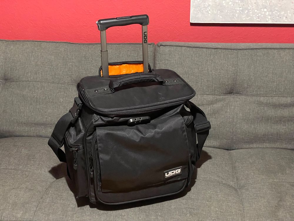 UDG Ultimate Sling Bag DJ Trolley DeLuxe (Gebraucht) in Zürich für CHF ...