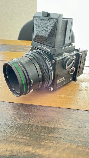 Zenza Bronica Mittelformat mit 75mm und 2. Sucher (Defekt) in St ...