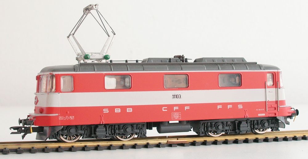 Hag elektr. Lokomotive Re 4/4 II Swiss Express Spur H0 (Gebraucht) in Oberwil BL für CHF 133 ...