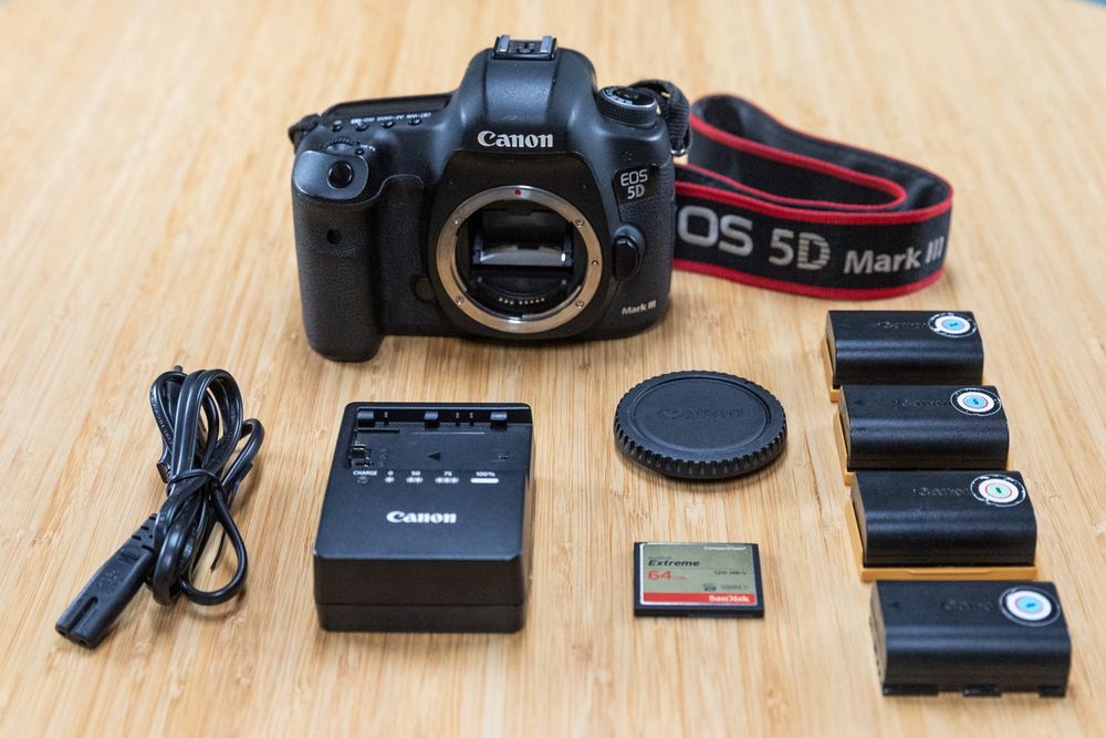 Canon EOS 5D MIII + 4 Akkus + Speicherkarte + Ladegerät (Gebraucht) in ...