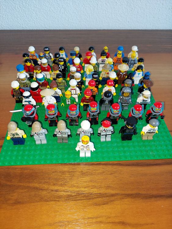 Lego 70x Minifiguren (ohne grüne Bauplatte) (Gebraucht) in Altenrhein ...