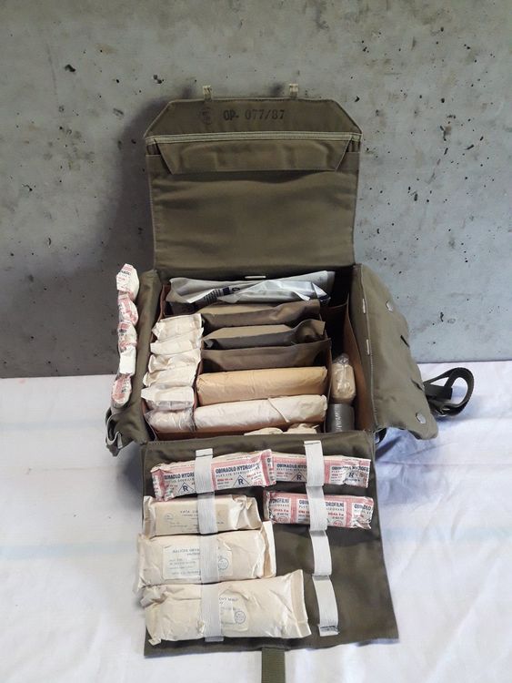 Erste-Hilfe Militärtasche (mit Inhalt/ Verbandsmaterial) | Kaufen auf ...