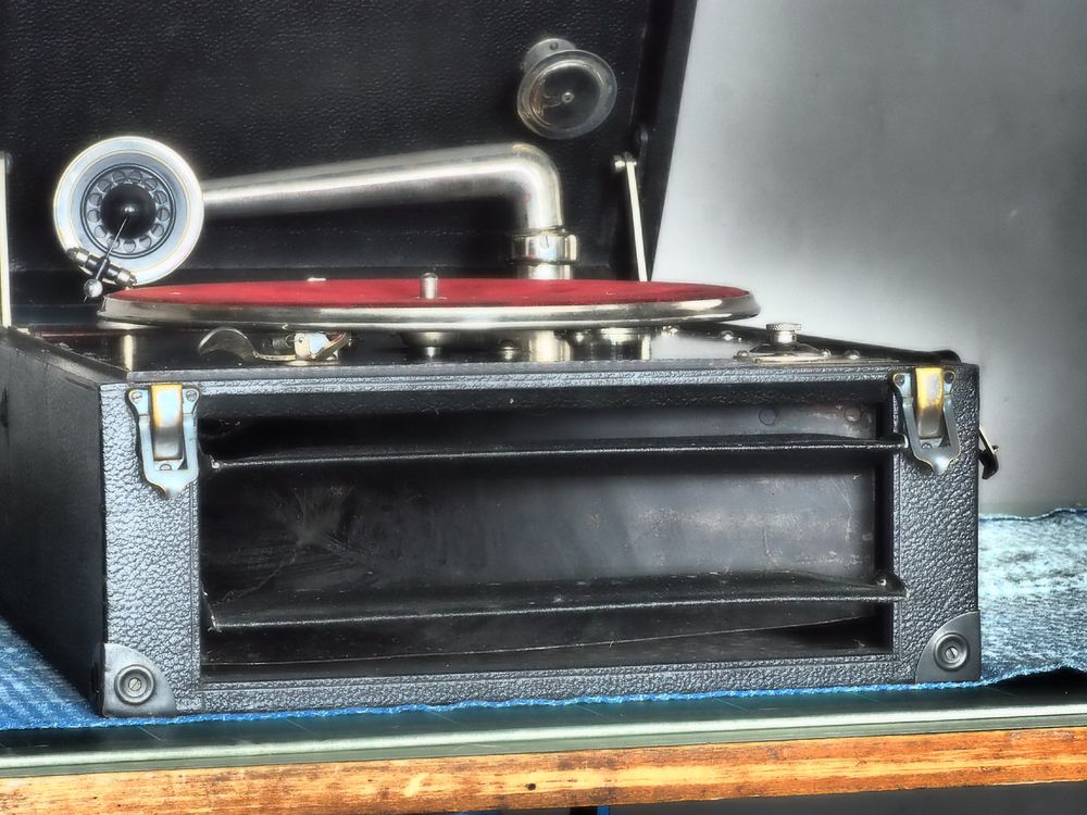 PHONOGRAPHE GRAFONOLA 110 COLUMBIA (Gebraucht) in Lausanne für CHF 260 ...