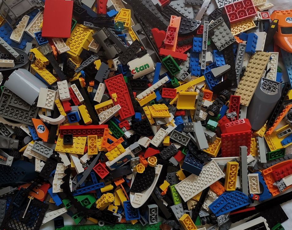Lego Mix, ca. 3,6 Kilo. Mit Figuren, Bausteinen usw. | Kaufen auf Ricardo