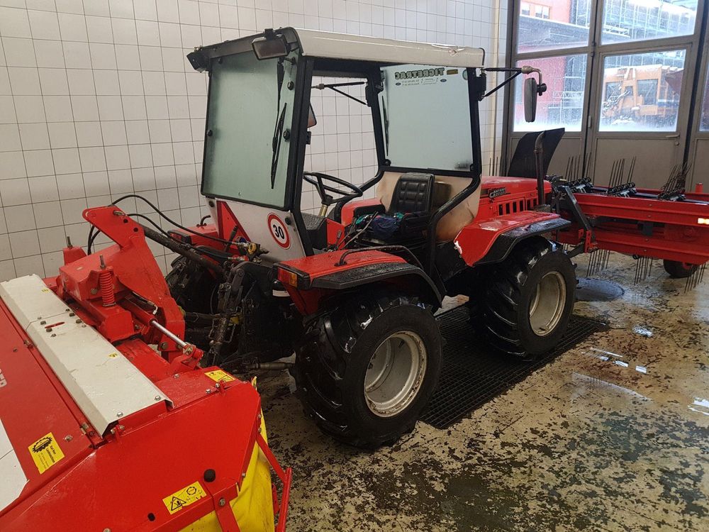 Traktor (Gebraucht) in Zizers für CHF 7820 – mit Lieferung auf Ricardo ...