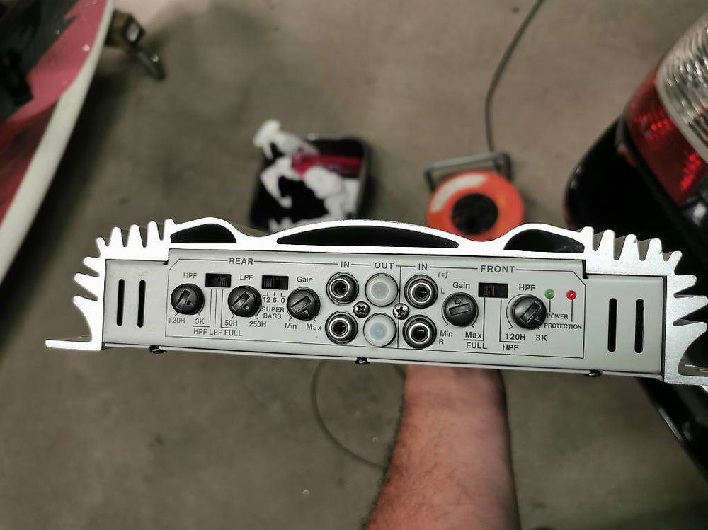 Subwoofer Crunch + Verstärker Raveland (Gebraucht) in Aeschiried für ...