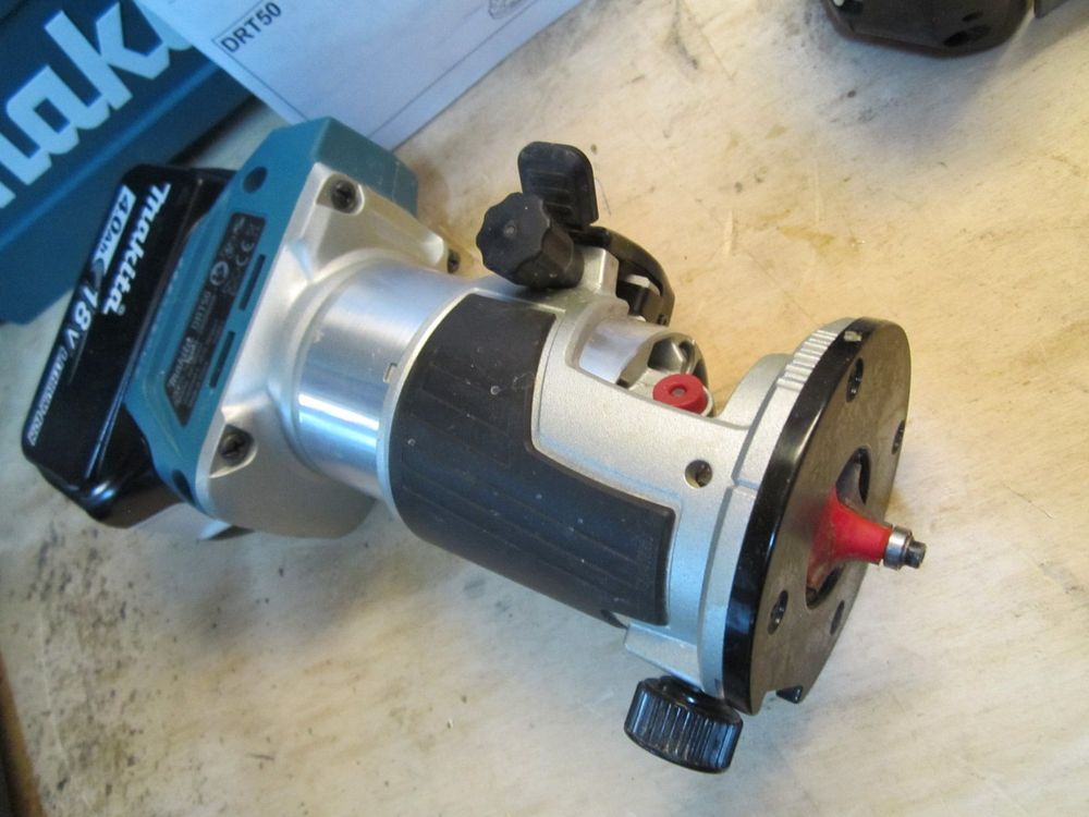 Makita Akku Oberfräse DRT50 Fräser 8 mm Makita Box (Gebraucht) in für ...