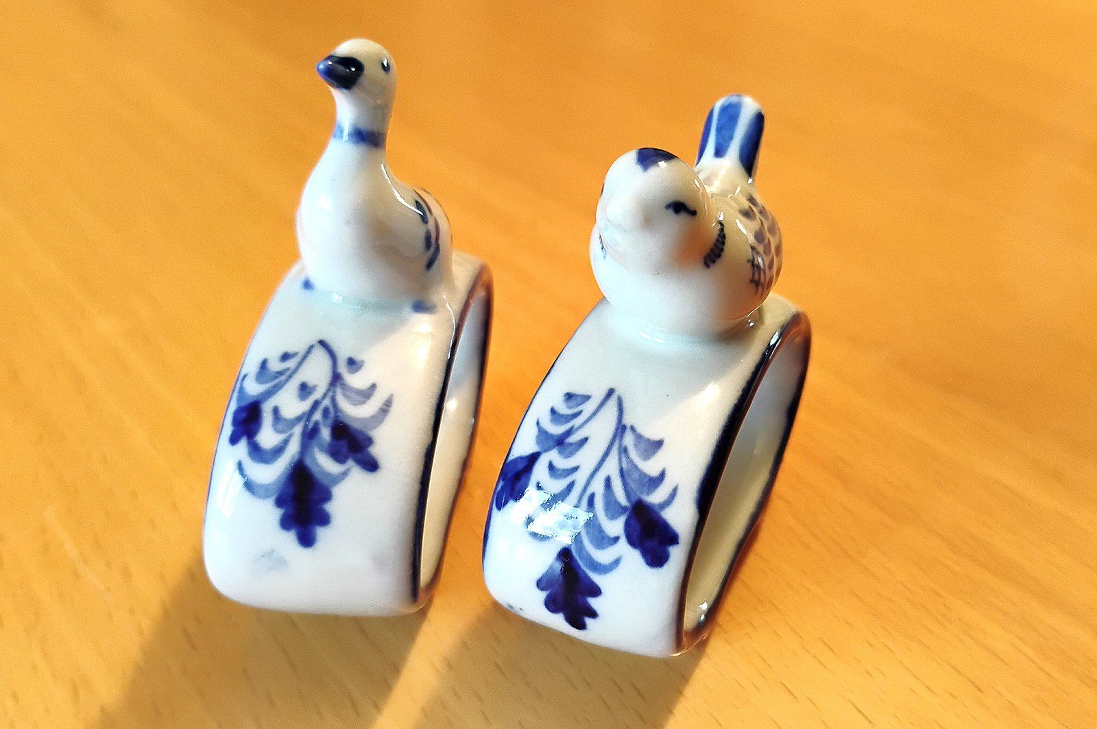 2 ronds de serviette en porcelaine avec motifs oiseaux (Gebraucht) in ...