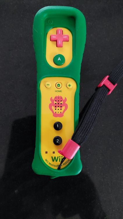 NINTENDO WII CONTROLLER MIT MOTION PLUS / BOWSER (Gebraucht) in Spiegel ...