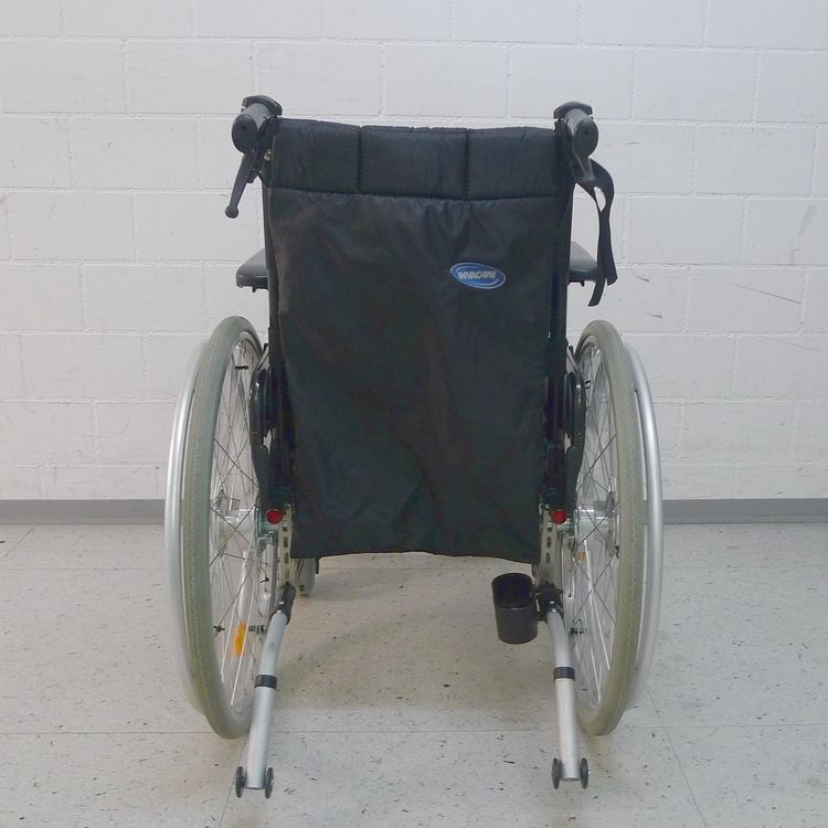 Rollstuhl Invacare SB 40 cm, Zusatzbremsen, nur CHF 219 | Kaufen auf Ricardo