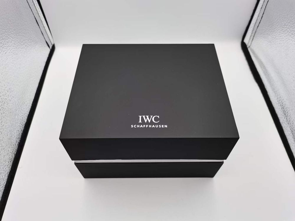 IWC Box "NEU" (Neu (gemäss Beschreibung)) in Schwerzenbach für CHF 298 – mit Lieferung auf ...