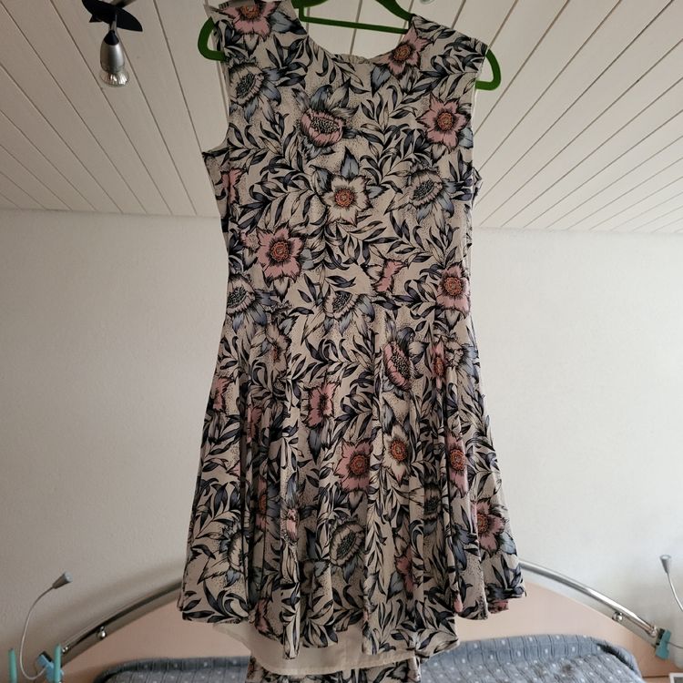 Sommerliches Kleid (Gebraucht) in Stetten SH für CHF 5 – mit Lieferung auf Ricardo kaufen