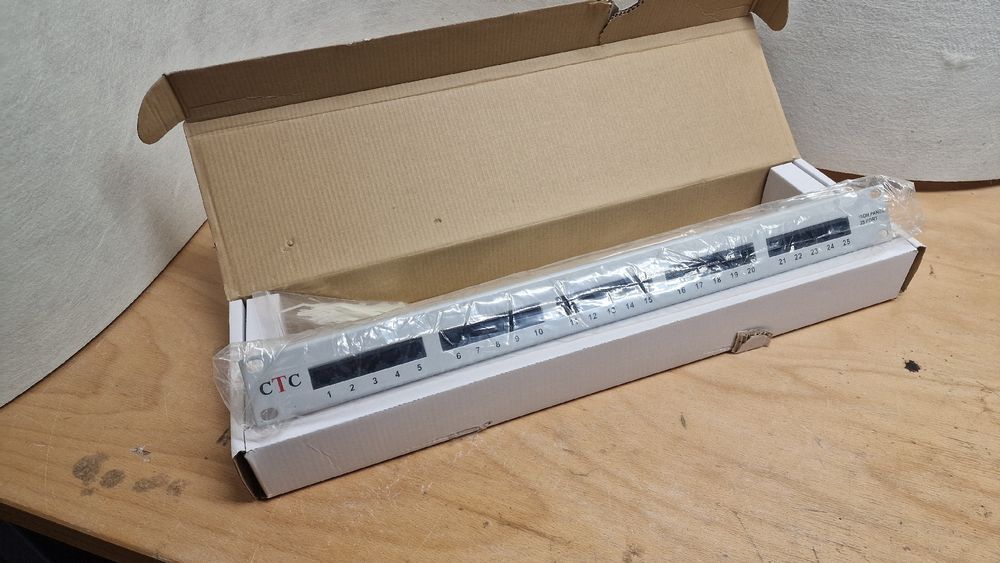 25 Port CAT 3 ISDN Patch Panel Grau (Neu und originalverpackt) in Stetten AG für CHF 19 – mit ...