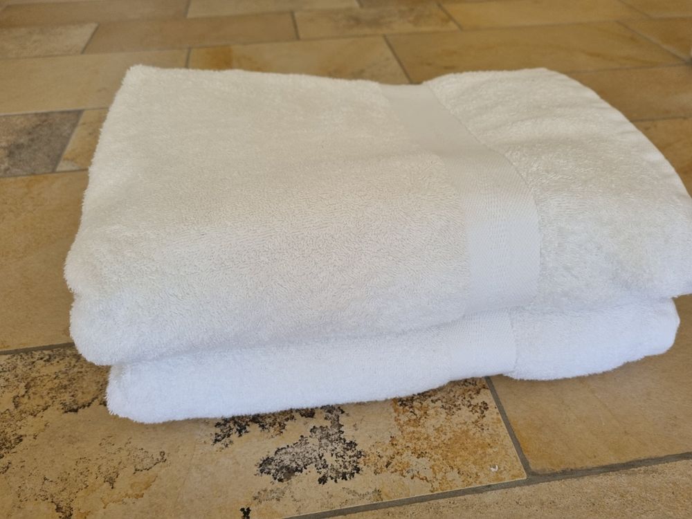Frottée-Tücher weiss 90 x 140cm, 2 Stück (Gebraucht) in Jona für CHF 19 ...