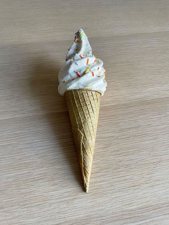 Künstliche Lebensmittel: Glace Eis Cornet | Kaufen auf Ricardo