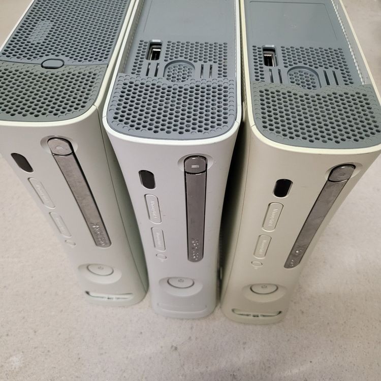 3x Xbox 360 Konsolen Defekt (Defekt) in Domat/Ems für CHF 40 – mit ...