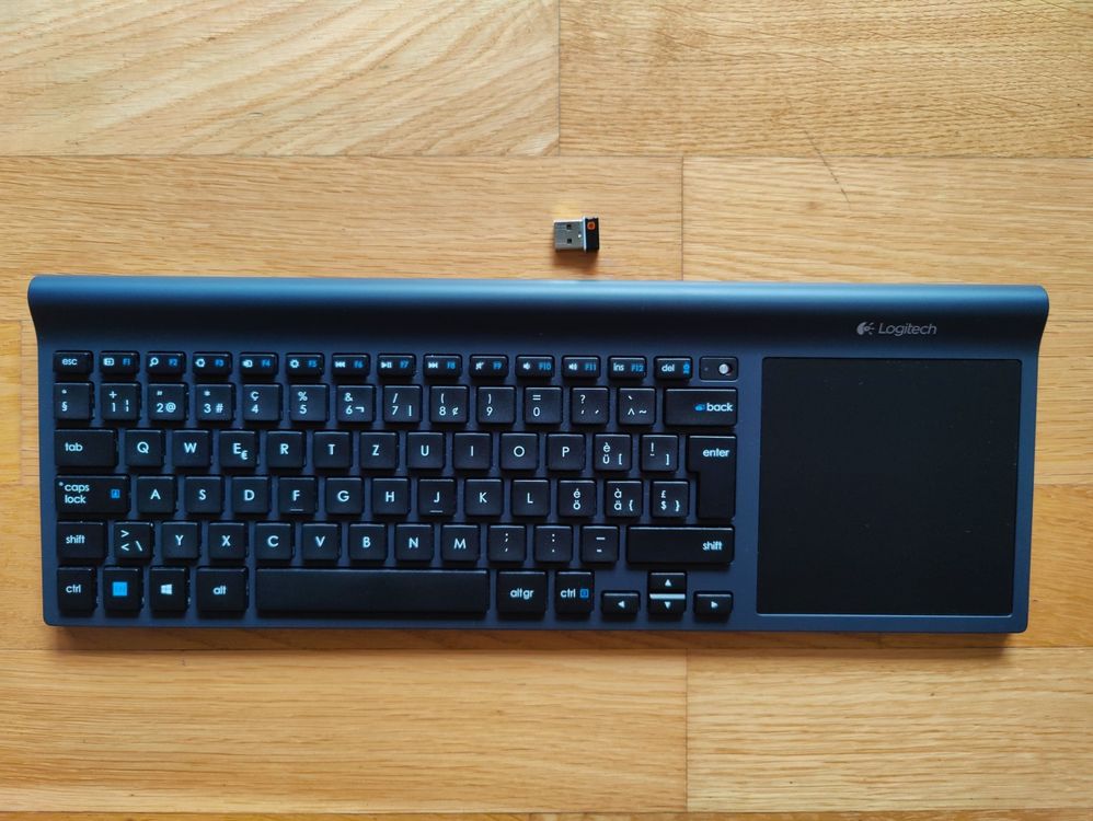 Logitech Wireless All-in-One Tastatur TK820 // CH-Layout (Gebraucht) in ...
