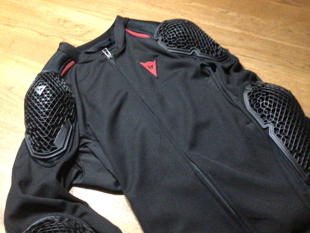 Motorrad Jacke mit integriertem Schutz neu (Protektorenjacke (Neu (gemäss Beschreibung)) in Lyss ...